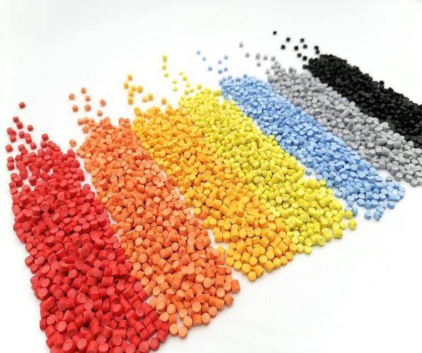 What are the injection moulding processes for plastic pellets?